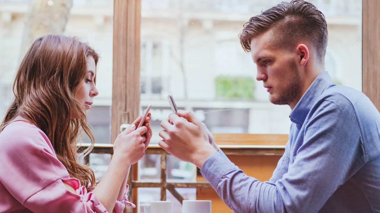 Nomofobi Nedir? Nasıl Tedavi Edilir? - Sosyola