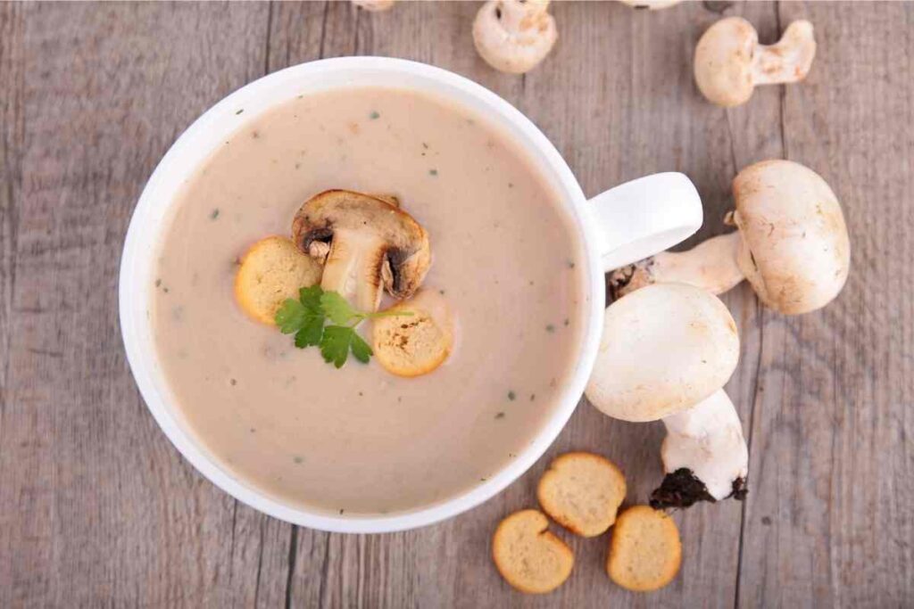 Mantar Çorbası Tarifi, Faydaları ve Besin İçeriği - Sosyola